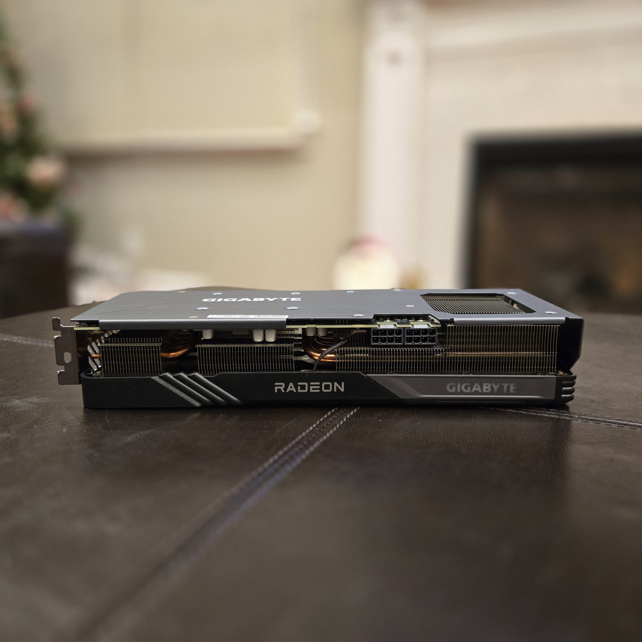 Gigabyte Gaming OC RX 7600 XT 16GB - Blue Ghost Technology